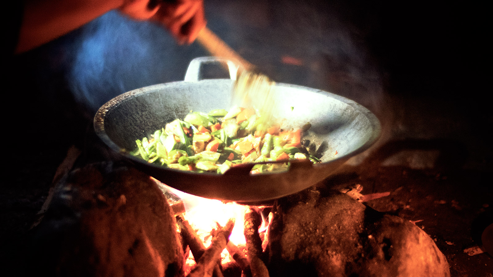 Jungle campfire cooking every night – KETAMBE JHONY JUNGLE